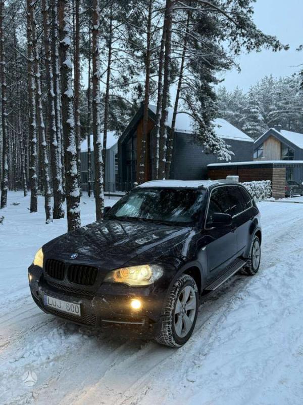 Black BMW X5 2008 in Vilnius, with an engine capacity of 2.99 L and mileage of 400 thousand km for 7350 €, photo 1 on AUTOMOTO.COM.LV