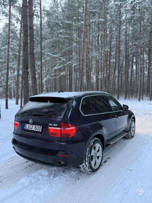Black BMW X5 2008 in Vilnius, with an engine capacity of 2.99 L and mileage of 400 thousand km for 7350 €, photo 3 on AUTOMOTO.COM.LV