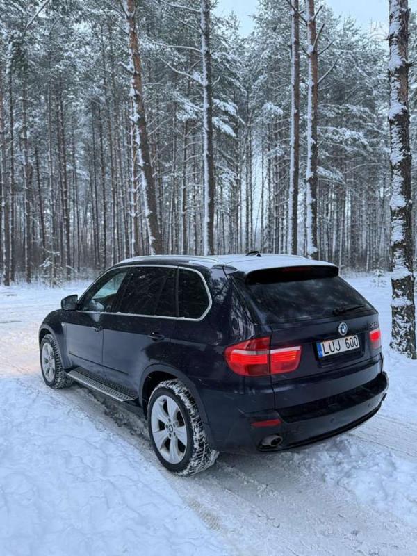 Black BMW X5 2008 in Vilnius, with an engine capacity of 2.99 L and mileage of 400 thousand km for 7350 €, photo 4 on AUTOMOTO.COM.LV
