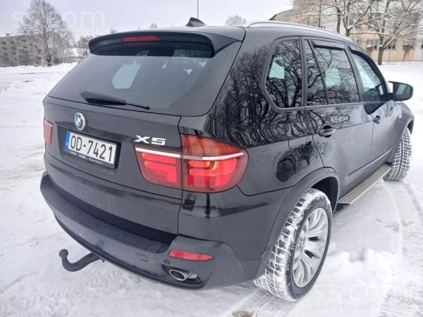 Black BMW X5 2008 in Riga, with an engine capacity of 3.00 L and mileage of 300 thousand km for 8800 €, photo 3 on AUTOMOTO.COM.LV
