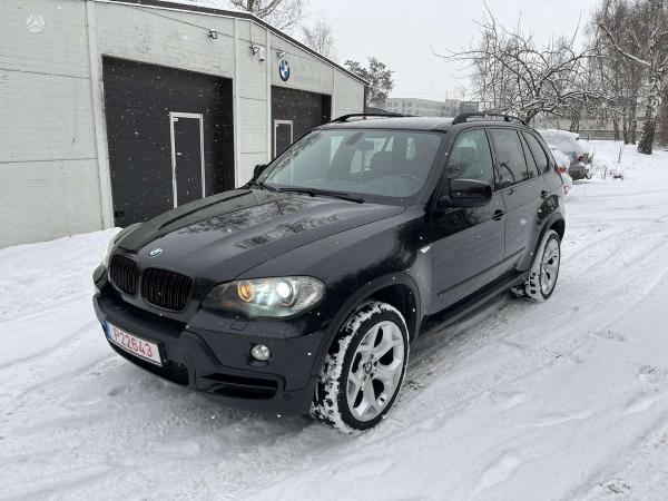 Black BMW X5 2008 in Kaunas, with an engine capacity of 2.99 L and mileage of 295 thousand km for 7650 €, photo 1 on AUTOMOTO.COM.LV