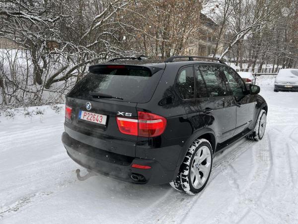 Black BMW X5 2008 in Kaunas, with an engine capacity of 2.99 L and mileage of 295 thousand km for 7650 €, photo 3 on AUTOMOTO.COM.LV