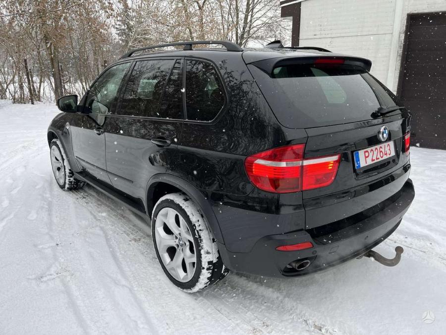 Black BMW X5 2008 in Kaunas, with an engine capacity of 2.99 L and mileage of 295 thousand km for 7650 €, photo 4 on AUTOMOTO.COM.LV