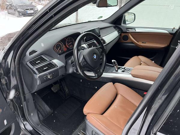 Black BMW X5 2008 in Kaunas, with an engine capacity of 2.99 L and mileage of 295 thousand km for 7650 €, photo 8 on AUTOMOTO.COM.LV