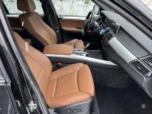Black BMW X5 2008 in Kaunas, with an engine capacity of 2.99 L and mileage of 295 thousand km for 7650 €, photo 9 on AUTOMOTO.COM.LV