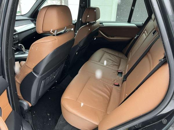 Black BMW X5 2008 in Kaunas, with an engine capacity of 2.99 L and mileage of 295 thousand km for 7650 €, photo 10 on AUTOMOTO.COM.LV