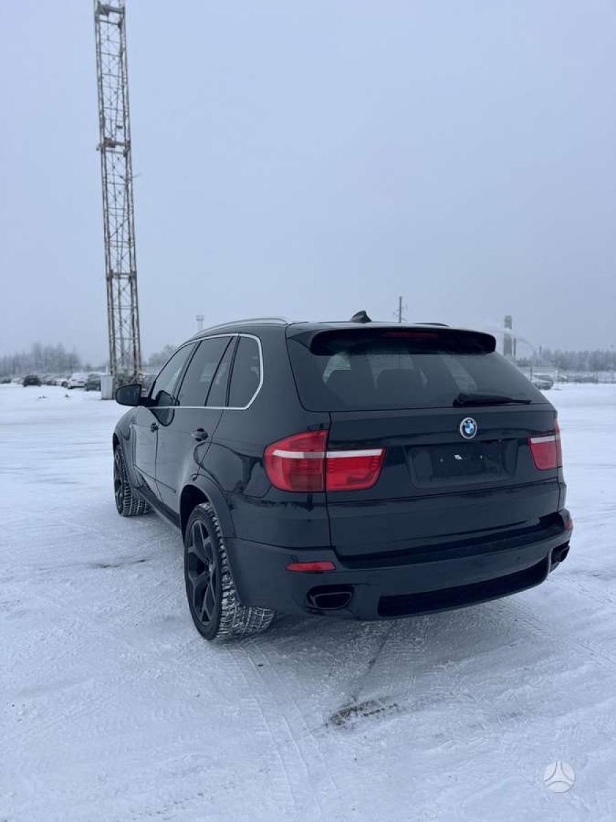 Black BMW X5 2008 in Marijampole, with an engine capacity of 2.99 L and mileage of 325 thousand km for 7650 €, photo 4 on AUTOMOTO.COM.LV