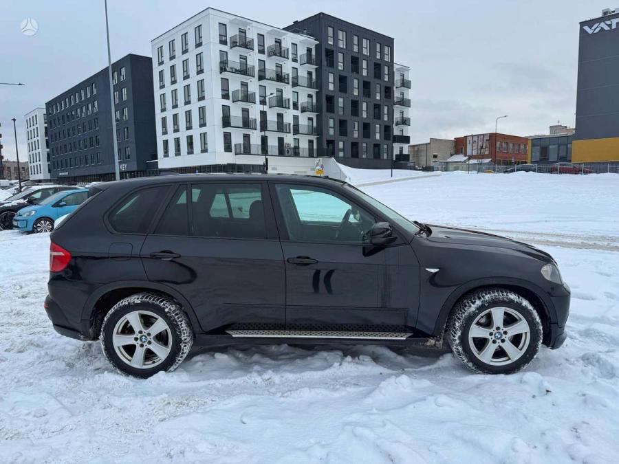 Melns BMW X5 2008 Viļņa, ar dzinēja tilpumu 2.99 L un nobraukumu 430 tūkst. km par 7500 €, foto 4 vietnē AUTOMOTO.COM.LV