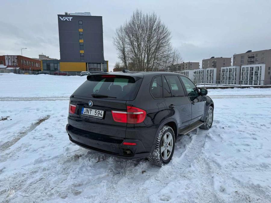 Melns BMW X5 2008 Viļņa, ar dzinēja tilpumu 2.99 L un nobraukumu 430 tūkst. km par 7500 €, foto 5 vietnē AUTOMOTO.COM.LV