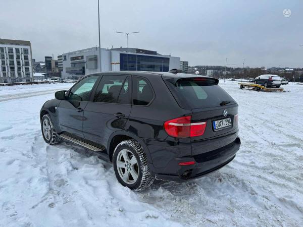 Black BMW X5 2008 in Vilnius, with an engine capacity of 2.99 L and mileage of 430 thousand km for 7500 €, photo 7 on AUTOMOTO.COM.LV