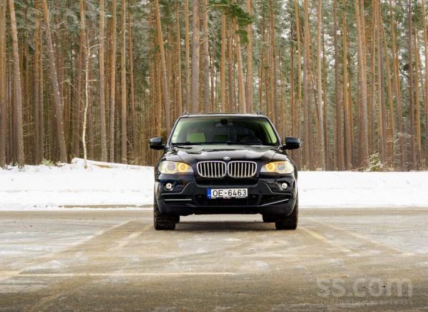 Black BMW X5 2008 in Riga, with an engine capacity of 3.00 L and mileage of 274 thousand km for 8490 €, photo 3 on AUTOMOTO.COM.LV