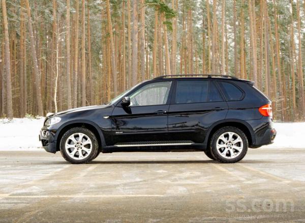 Black BMW X5 2008 in Riga, with an engine capacity of 3.00 L and mileage of 274 thousand km for 8490 €, photo 5 on AUTOMOTO.COM.LV