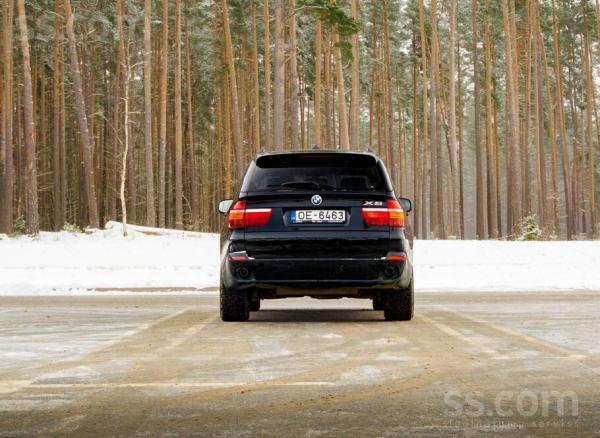 Black BMW X5 2008 in Riga, with an engine capacity of 3.00 L and mileage of 274 thousand km for 8490 €, photo 7 on AUTOMOTO.COM.LV