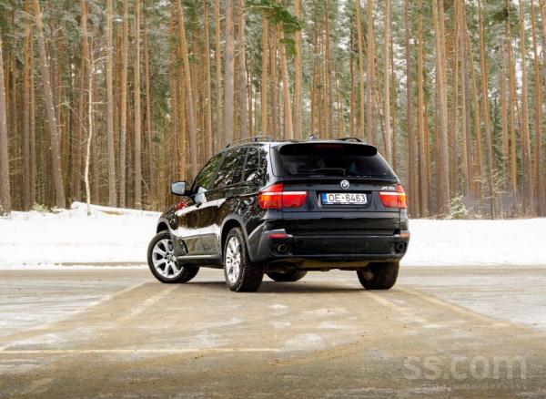 Black BMW X5 2008 in Riga, with an engine capacity of 3.00 L and mileage of 274 thousand km for 8490 €, photo 8 on AUTOMOTO.COM.LV