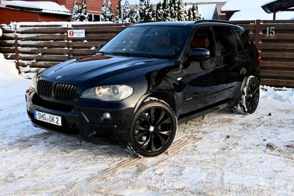 Black BMW X5 2008 in Kretinga, with an engine capacity of 2.99 L and mileage of 234 thousand km for 11199 €, photo 1 on AUTOMOTO.COM.LV