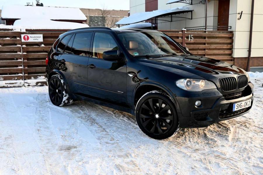 Black BMW X5 2008 in Kretinga, with an engine capacity of 2.99 L and mileage of 234 thousand km for 11199 €, photo 3 on AUTOMOTO.COM.LV