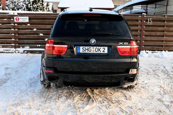 Black BMW X5 2008 in Kretinga, with an engine capacity of 2.99 L and mileage of 234 thousand km for 11199 €, photo 6 on AUTOMOTO.COM.LV