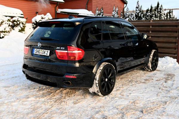 Black BMW X5 2008 in Kretinga, with an engine capacity of 2.99 L and mileage of 234 thousand km for 11199 €, photo 7 on AUTOMOTO.COM.LV