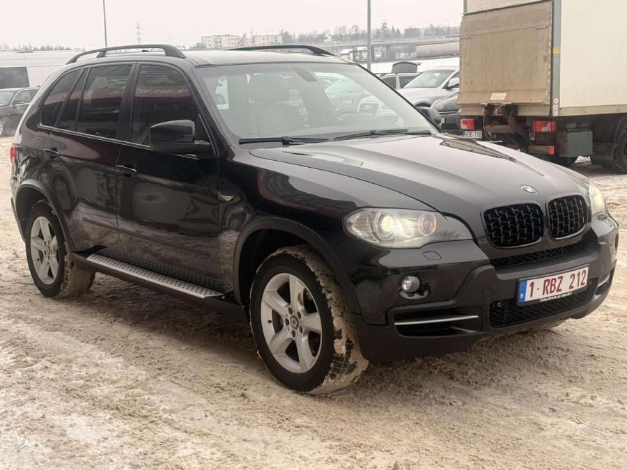Black BMW X5 2008 in Kaunas, with an engine capacity of 2.99 L and mileage of 384 thousand km for 6490 €, photo 1 on AUTOMOTO.COM.LV