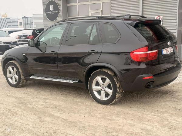 Melns BMW X5 2008 Kauņa, ar dzinēja tilpumu 2.99 L un nobraukumu 384 tūkst. km par 6490 €, foto 4 vietnē AUTOMOTO.COM.LV