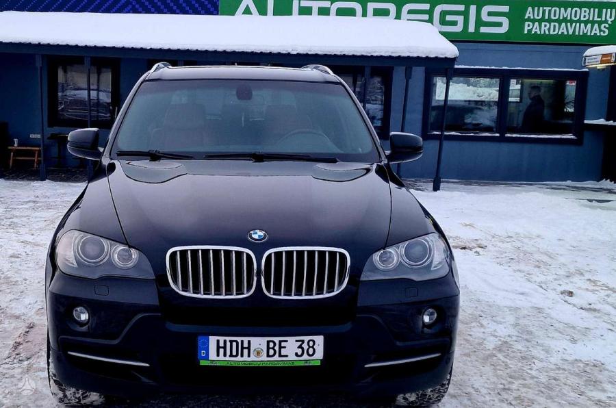 Black BMW X5 2008 in Kretinga, with an engine capacity of 3.00 L and mileage of 248 thousand km for 8999 €, photo 2 on AUTOMOTO.COM.LV