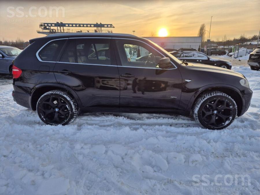 Black BMW X5 2008 in Liepaja, with an engine capacity of 3.00 L and mileage of 327 thousand km for 9500 €, photo 4 on AUTOMOTO.COM.LV