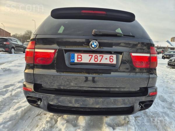 Black BMW X5 2008 in Liepaja, with an engine capacity of 3.00 L and mileage of 327 thousand km for 9500 €, photo 6 on AUTOMOTO.COM.LV