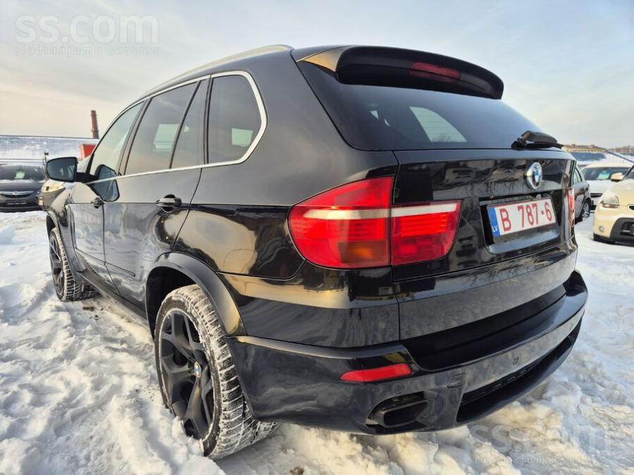 Black BMW X5 2008 in Liepaja, with an engine capacity of 3.00 L and mileage of 327 thousand km for 9500 €, photo 7 on AUTOMOTO.COM.LV
