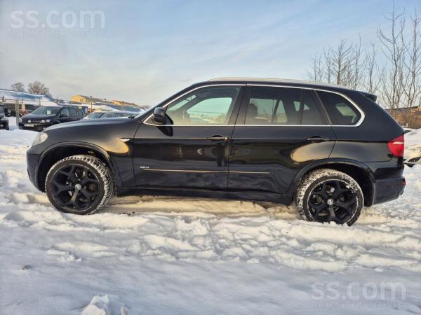 Black BMW X5 2008 in Liepaja, with an engine capacity of 3.00 L and mileage of 327 thousand km for 9500 €, photo 8 on AUTOMOTO.COM.LV