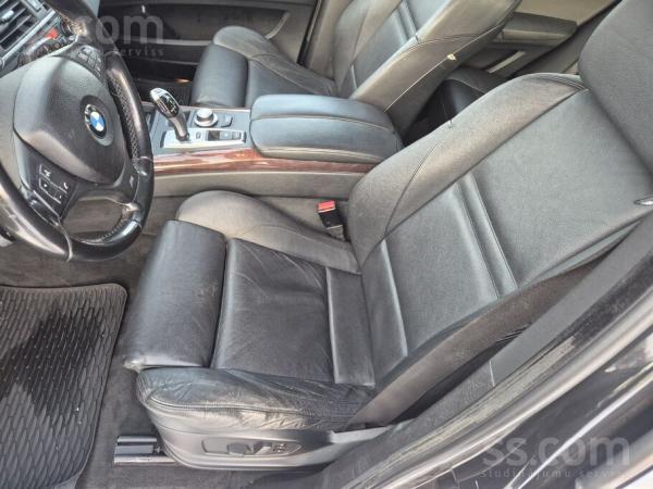 Black BMW X5 2008 in Liepaja, with an engine capacity of 3.00 L and mileage of 327 thousand km for 9500 €, photo 10 on AUTOMOTO.COM.LV