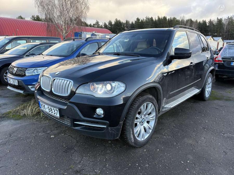 Black BMW X5 2008 in Riga, with an engine capacity of 4.80 L and mileage of 302 thousand km for 5300 €, photo 1 on AUTOMOTO.COM.LV