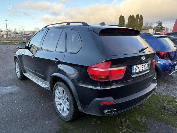 Melns BMW X5 2008 Rīga, ar dzinēja tilpumu 4.80 L un nobraukumu 302 tūkst. km par 5300 €, foto 4 vietnē AUTOMOTO.COM.LV