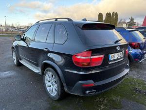 Black BMW X5 2008 in Riga, with an engine capacity of 4.80 L and mileage of 302 thousand km for 5300 €, photo 4 on AUTOMOTO.COM.LV