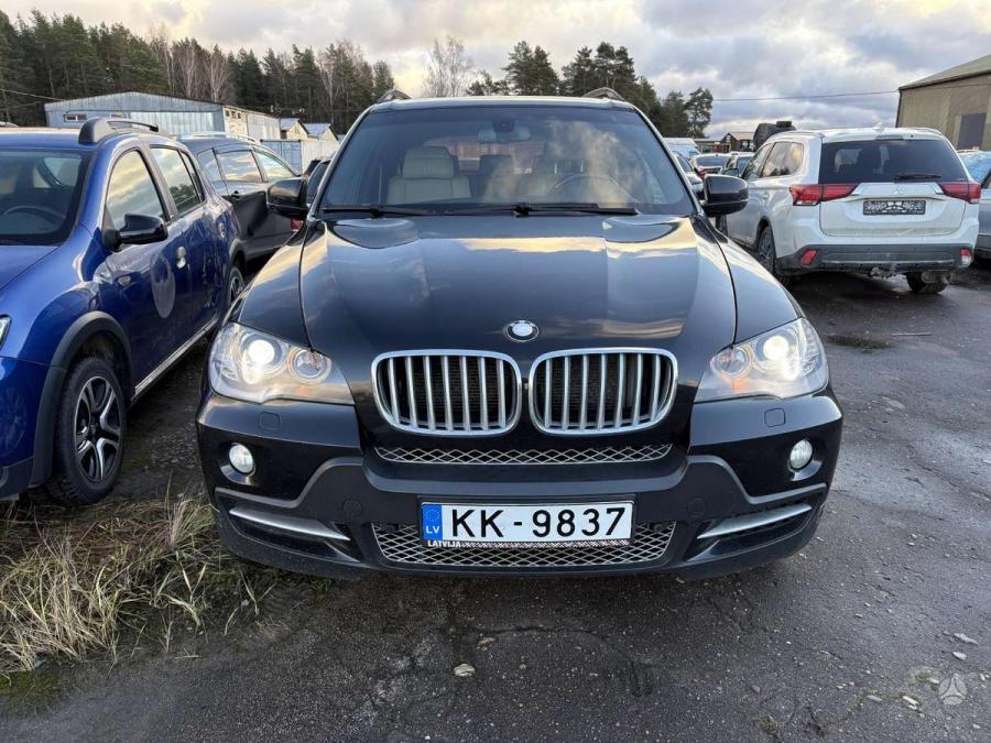 Black BMW X5 2008 in Riga, with an engine capacity of 4.80 L and mileage of 302 thousand km for 5300 €, photo 8 on AUTOMOTO.COM.LV