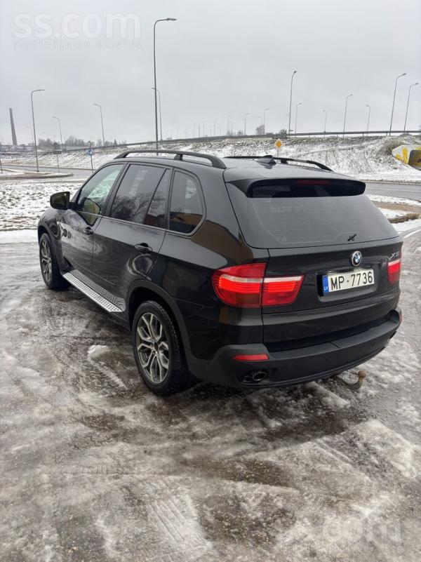 Black BMW X5 2008 in Rezekne, with an engine capacity of 3.00 L and mileage of 353 thousand km for 7800 €, photo 3 on AUTOMOTO.COM.LV