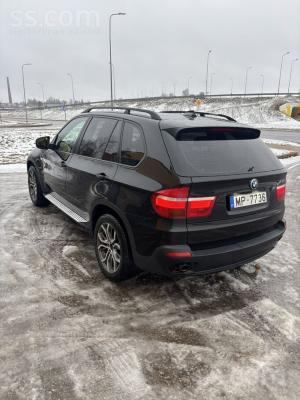 Black BMW X5 2008 in Rezekne, with an engine capacity of 3.00 L and mileage of 353 thousand km for 7800 €, photo 3 on AUTOMOTO.COM.LV