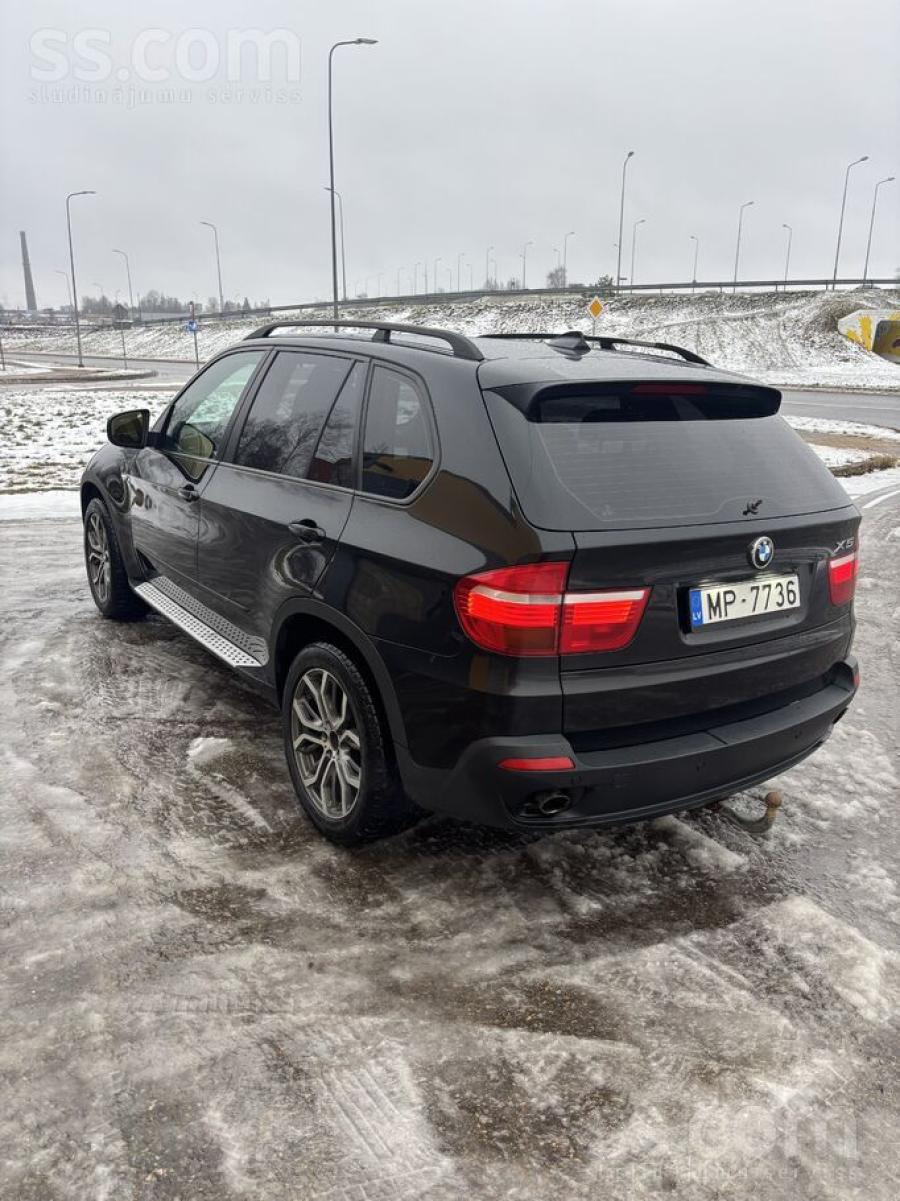 Black BMW X5 2008 in Rezekne, with an engine capacity of 3.00 L and mileage of 353 thousand km for 7800 €, photo 3 on AUTOMOTO.COM.LV