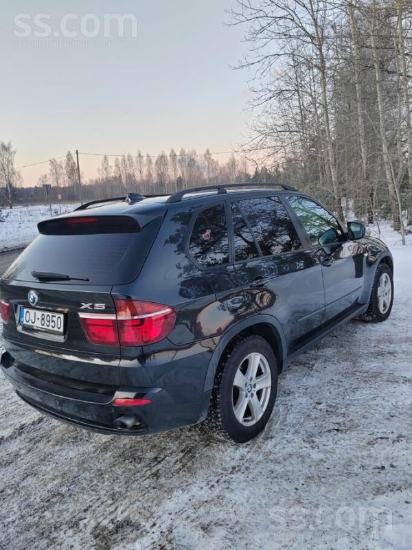 Black BMW X5 2008 in Riga, with an engine capacity of 3.00 L and mileage of 341 thousand km for 7200 €, photo 2 on AUTOMOTO.COM.LV