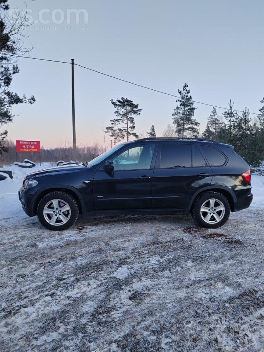 Black BMW X5 2008 in Riga, with an engine capacity of 3.00 L and mileage of 341 thousand km for 7200 €, photo 3 on AUTOMOTO.COM.LV