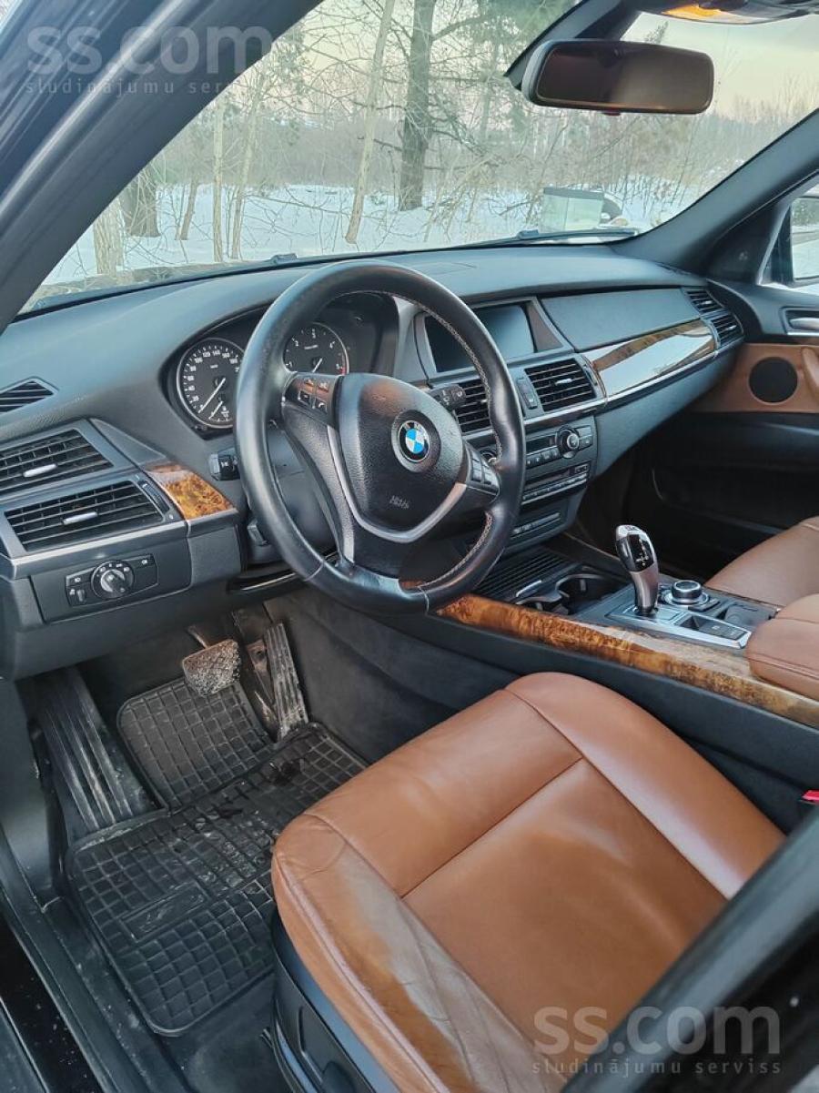 Black BMW X5 2008 in Riga, with an engine capacity of 3.00 L and mileage of 341 thousand km for 7200 €, photo 6 on AUTOMOTO.COM.LV