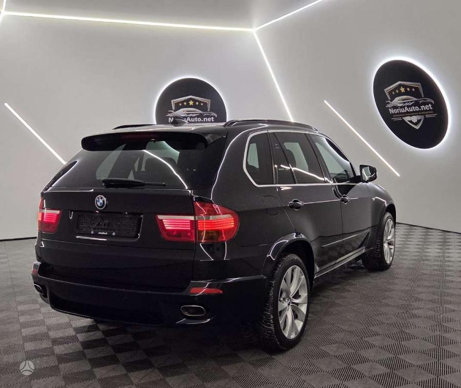 Black BMW X5 2008 in Marijampole, with an engine capacity of 2.99 L and mileage of 214 thousand km for 10999 €, photo 18 on AUTOMOTO.COM.LV
