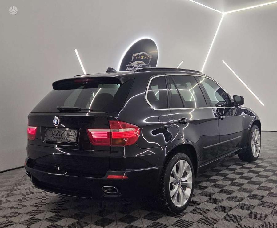 Black BMW X5 2008 in Marijampole, with an engine capacity of 2.99 L and mileage of 214 thousand km for 10999 €, photo 37 on AUTOMOTO.COM.LV