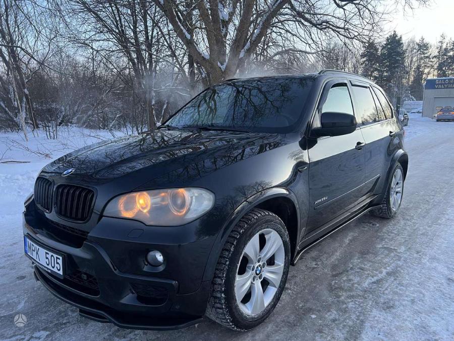 Black BMW X5 2008 in Trakai, with an engine capacity of 2.99 L and mileage of 430 thousand km for 7250 €, photo 1 on AUTOMOTO.COM.LV