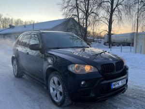 Black BMW X5 2008 in Trakai, with an engine capacity of 2.99 L and mileage of 430 thousand km for 7250 €, photo 3 on AUTOMOTO.COM.LV