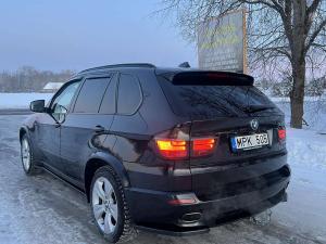Black BMW X5 2008 in Trakai, with an engine capacity of 2.99 L and mileage of 430 thousand km for 7250 €, photo 4 on AUTOMOTO.COM.LV