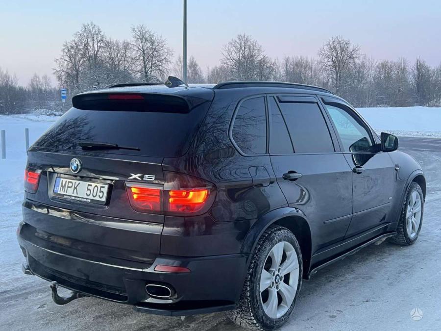 Black BMW X5 2008 in Trakai, with an engine capacity of 2.99 L and mileage of 430 thousand km for 7250 €, photo 6 on AUTOMOTO.COM.LV