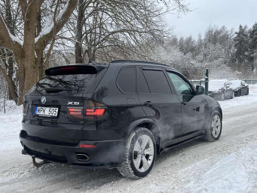 Black BMW X5 2008 in Trakai, with an engine capacity of 2.99 L and mileage of 430 thousand km for 7250 €, photo 19 on AUTOMOTO.COM.LV