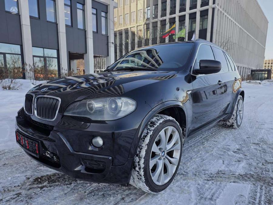 Melns BMW X5 2008 Viļņa, ar dzinēja tilpumu 2.99 L un nobraukumu 324 tūkst. km par 9200 €, foto 1 vietnē AUTOMOTO.COM.LV