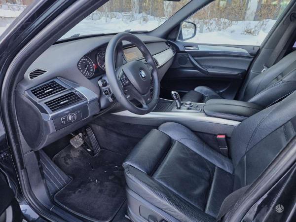 Melns BMW X5 2008 Viļņa, ar dzinēja tilpumu 2.99 L un nobraukumu 324 tūkst. km par 9200 €, foto 8 vietnē AUTOMOTO.COM.LV