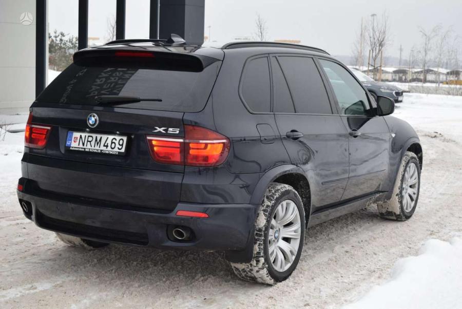 Black BMW X5 2008 in Vilnius, with an engine capacity of 2.99 L and mileage of 320 thousand km for 8700 €, photo 5 on AUTOMOTO.COM.LV